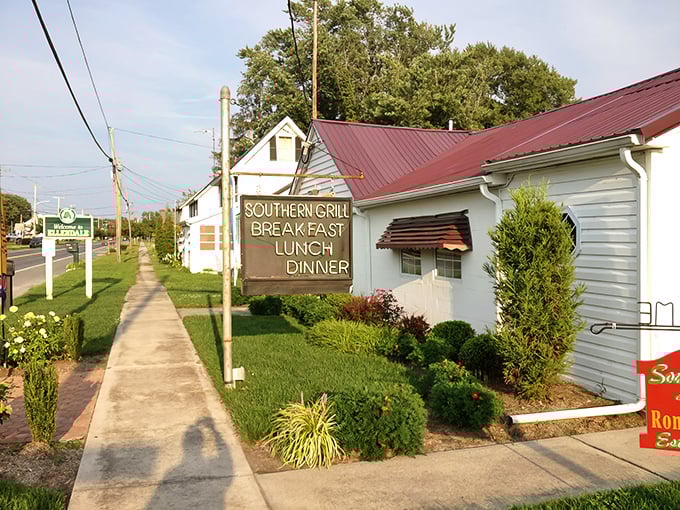 The unassuming white exterior of Southern Grille stands like a culinary lighthouse in Ellendale, promising home-cooked treasures within its humble walls.