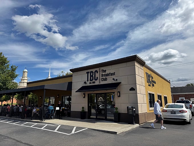 The bright yellow exterior of The Breakfast Club stands like a beacon of breakfast hope in Lebanon, beckoning hungry travelers with promises of pancake nirvana.
