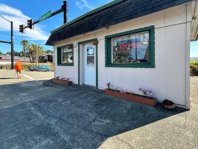 This modest white building with cheerful green trim doesn't need architectural flourishes to announce its purpose—the food does all the talking.
