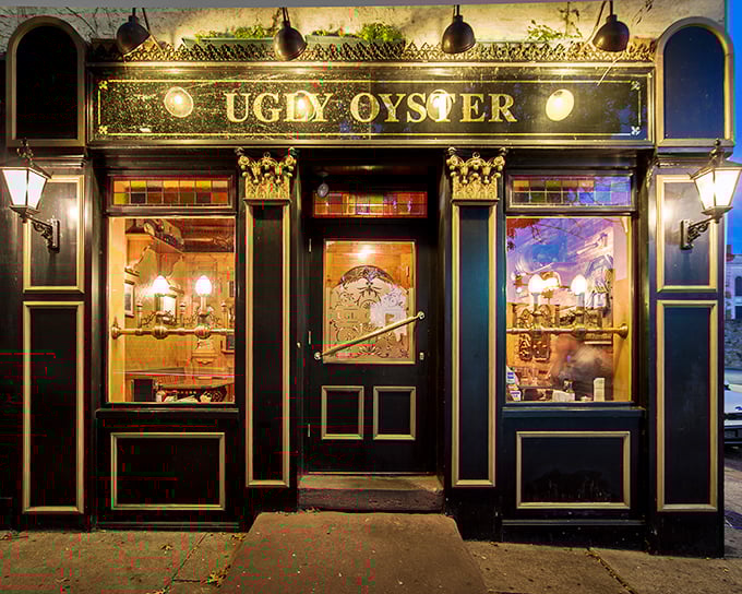 That black and gold exterior isn't just eye-catching—it's basically a lighthouse for landlocked seafood lovers navigating downtown Reading.