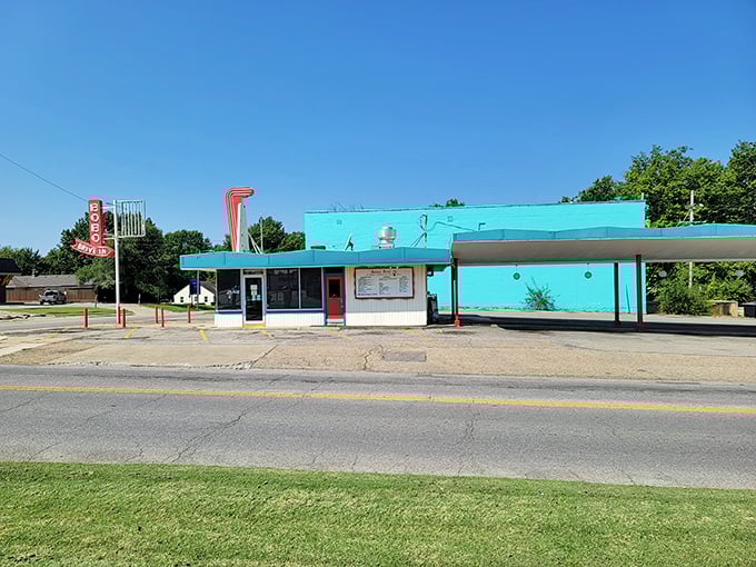 Turquoise and white, Bobo's exterior is a mid-century masterpiece that promises a taste of Americana before you even step inside.