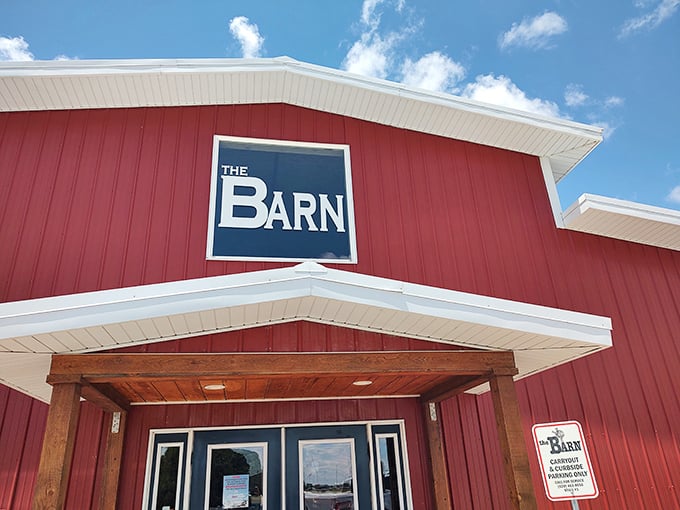 The red barn isn’t just for show—it’s the real deal! Standing tall beneath the Kansas sky, this restaurant serves up comfort food that feels like a warm hug.