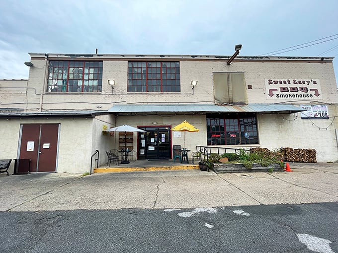 The unassuming exterior of Sweet Lucy's is like a secret handshake – only those in the know recognize the barbecue paradise waiting inside.