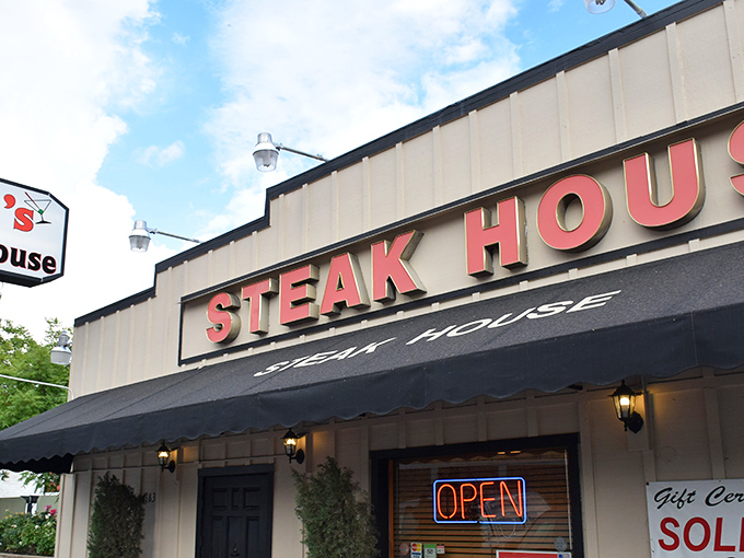 The unassuming exterior of Gus's Steakhouse proves once again that the best culinary treasures often hide behind the simplest facades.