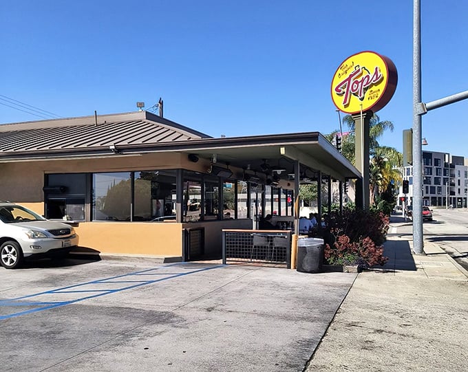 Where California sunshine meets classic Americana. The Original Tops' exterior hasn't changed much because perfection doesn't need updating.