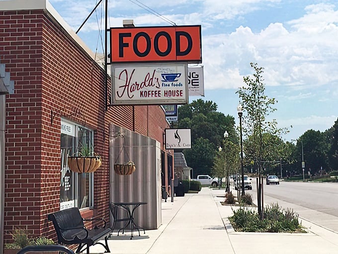 Harold’s Koffee House keeps it classic—red brick, bold signs, and comfort food that feels like a hug on a plate.