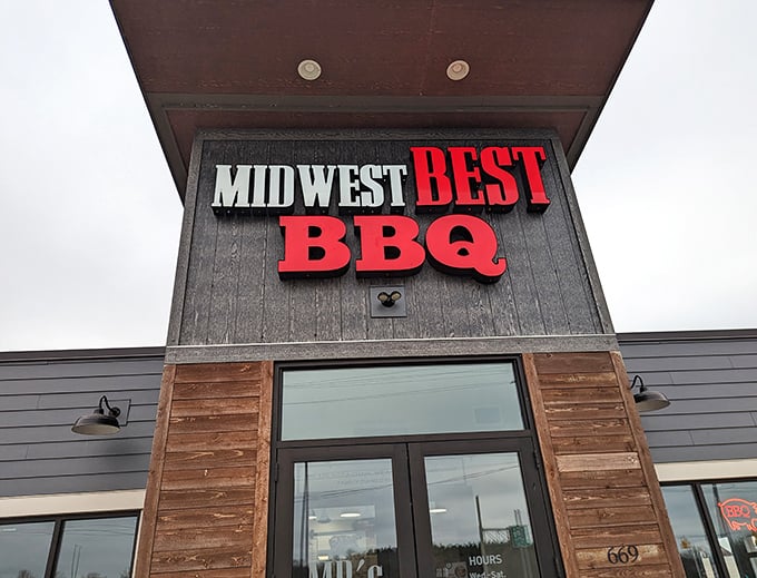 The bold red lettering against dark wood practically screams "get in here now!" – a siren call to barbecue lovers everywhere.
