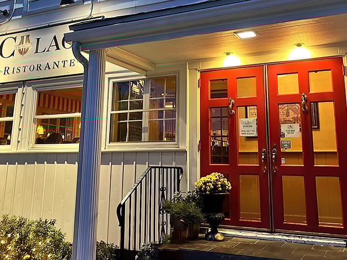 That unassuming white exterior is basically the culinary equivalent of a secret handshake for Erie's Italian food lovers.