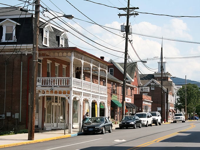 Bedford's historic streetscape feels like time travel without the DeLorean—brick buildings and ornate balconies transport you to a simpler era.