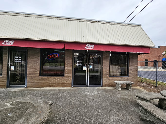 From the outside, it’s all brick and beige. Inside, it’s pure Columbia burger nostalgia served hot off the grill.