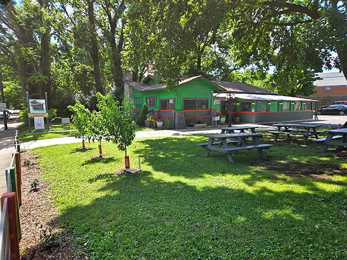 The little green oasis that could! Peachtree's vibrant exterior and picnic tables promise a neighborhood experience where food trumps formality.