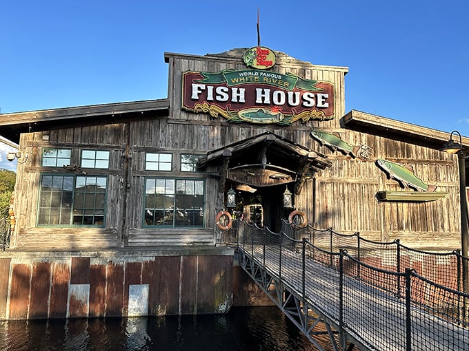 The weathered wood isn’t just for show—it’s a promise of authenticity. This floating fish house welcomes hungry travelers with unmistakable Ozark charm.