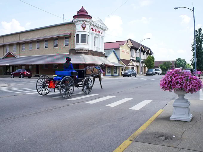 Where horse-drawn buggies aren’t historical displays but part of the town’s daily rhythm, and locals move at a pace that turns everyday life into a living postcard of small-town simplicity.