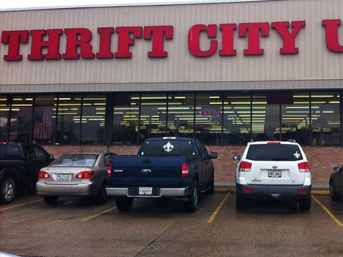 That full parking lot isn't lying – when locals know about a place, they show up in force.