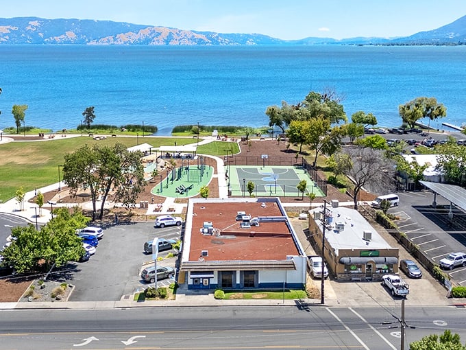 Library Park beckons with tennis courts and lakeside relaxation. Where retirement dreams come with a side of recreation and breathtaking blue waters.