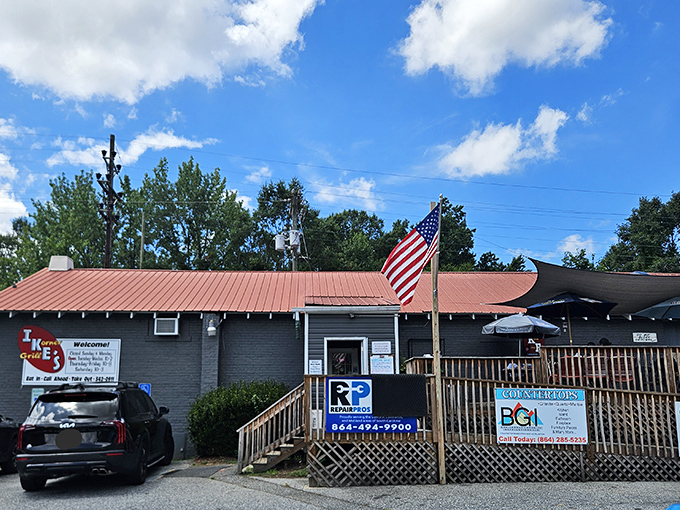That distinctive red roof and American flag aren't just decoration – they're a beacon calling burger pilgrims home to Spartanburg greatness.