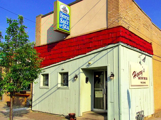 The unassuming façade hides a culinary treasure – proof that you should never judge a seafood book by its cover.