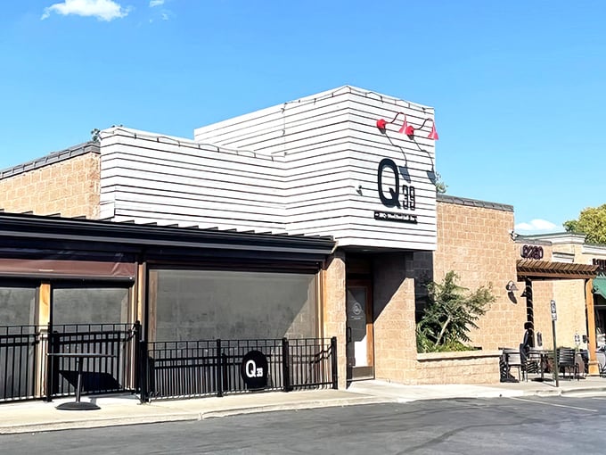 Q39's exterior doesn't scream "legendary barbecue" – it whispers it with quiet confidence, like a poker player holding four aces.