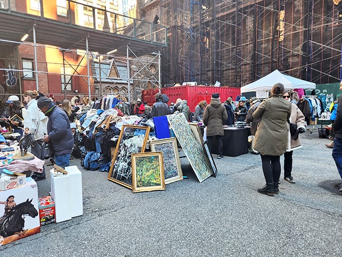 Urban treasure hunting at its finest! Chelsea Flea transforms this Manhattan lot into a wonderland of possibilities every weekend.