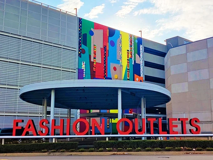 This entrance promises retail therapy without the need for actual therapy afterward.
