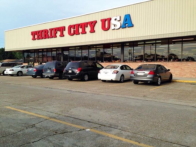 That full parking lot isn't lying – when locals know about a place, they show up in force.