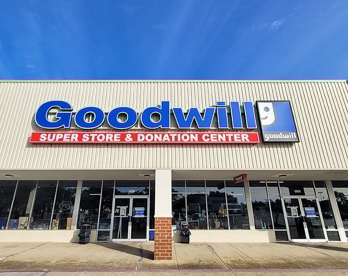 The "Super Store" sign isn't lying – this place means business when it comes to secondhand treasures.