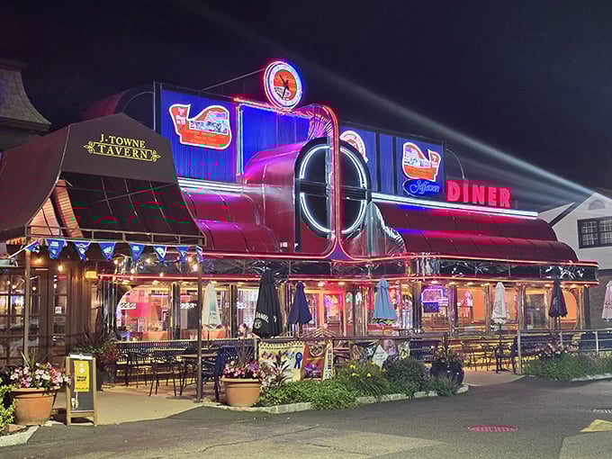 Jefferson Diner’s neon glow and chrome shine transport you straight into the golden age of roadside Americana.