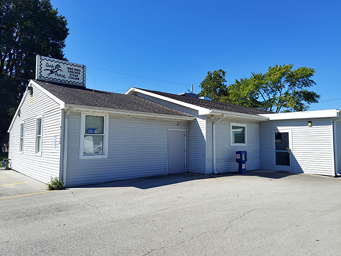 Don't judge this culinary treasure by its humble exterior – some of Ohio's most magnificent prime rib hides behind these unassuming white walls.