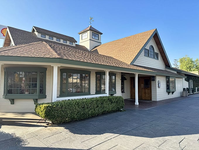 With its farmhouse charm, Hodel’s stands out like a culinary lighthouse amid Bakersfield’s sea of chain restaurants.