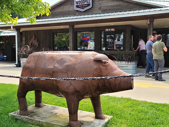 That life-sized pig statue isn't just decoration—it's a harbinger of the pork paradise awaiting you inside this unassuming BBQ temple.