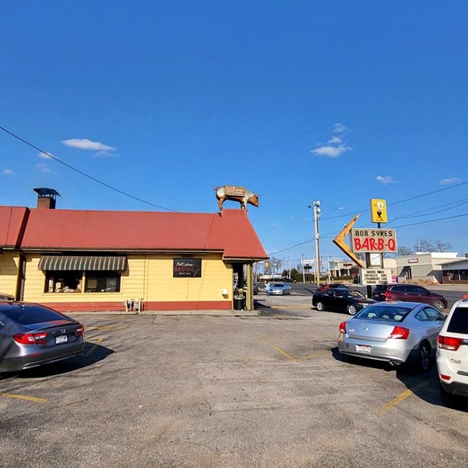 That iconic pig on the roof isn't just decoration—it's a beacon of barbecue brilliance that's been guiding hungry Alabamians to flavor paradise since 1957.