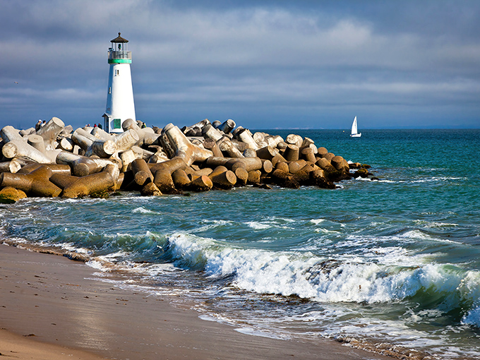 When a lighthouse looks this good, you half expect it to have its own skincare routine and lighting crew.