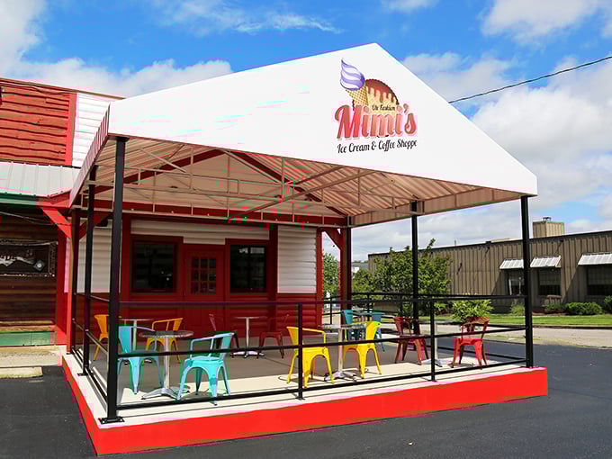 Sunshine and ice cream—a match made in heaven. Mimi's outdoor seating area offers the perfect stage for your frozen treat performance.