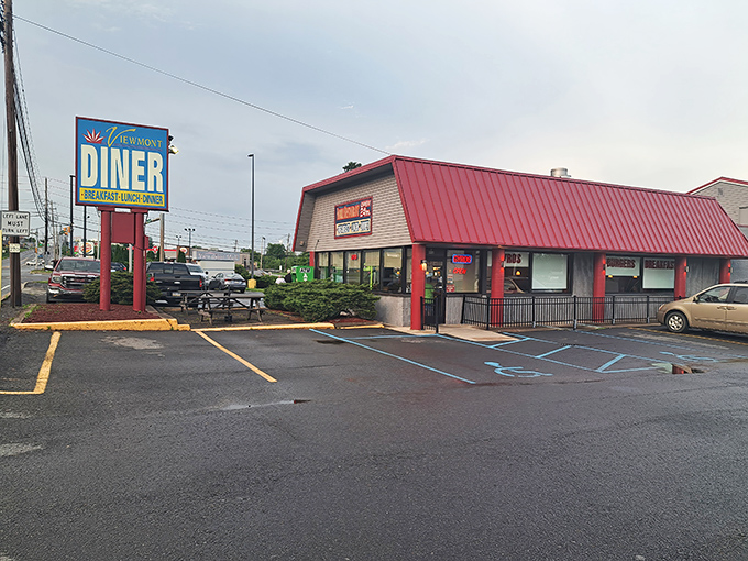 That classic roadside sign might as well say "Abandon your diet, all ye who enter here" – the Viewmont's 24-hour promise is the light in Pennsylvania's culinary darkness.