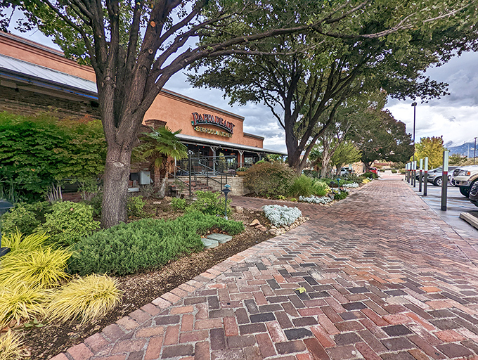 The terracotta-colored exterior of Pappadeaux beckons like a mirage in the desert—promising seafood salvation to landlocked New Mexicans.