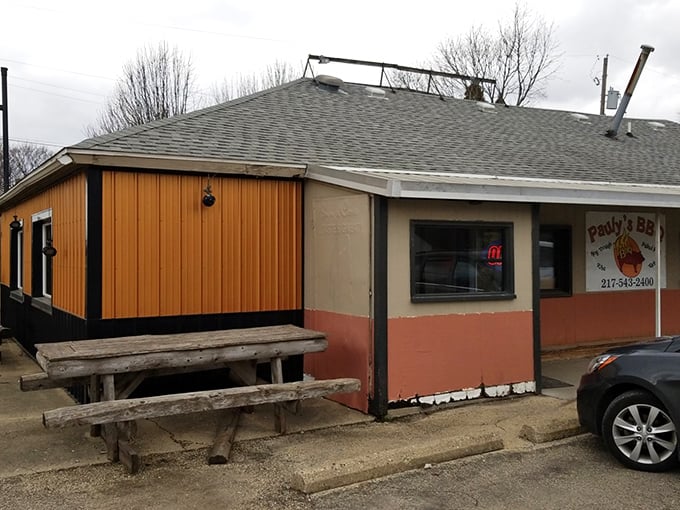 The humble exterior of Pauly’s BBQ in Arthur may not turn heads, but inside this cozy spot, smoky aromas and hearty flavors tell you you’re in for something special.