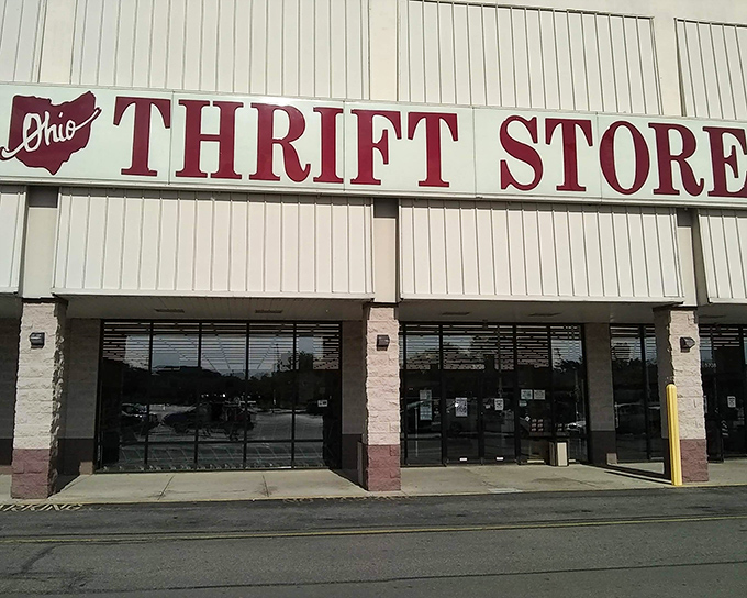 Another angle of the thrift store's exterior reveals its unassuming strip mall charm – proof that treasure doesn't always hide in fancy packaging.