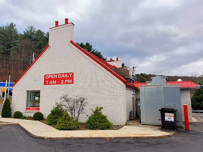 The white brick exterior with its distinctive red roof and trim stands like a beacon for hungry travelers. Open daily 7AM-2PM—plan accordingly!