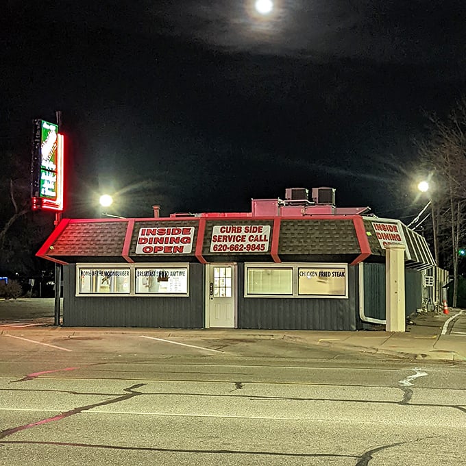 Skaets' iconic green sign stands like a beacon of hope for hungry travelers. That bright pink door practically screams "comfort food inside!"