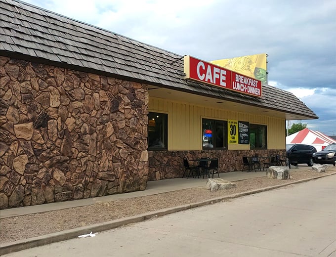 That tall sign isn't just directing traffic—it's been guiding hungry Nebraskans to breakfast salvation for decades.