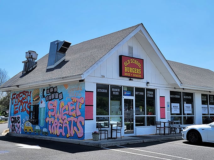 The white cottage with red trim isn't just charming architecture—it's a beacon of burger brilliance standing proud against Pennsylvania's blue sky.
