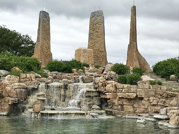 Mother Nature's own sculpture garden! These towering stone monoliths and cascading water create Nebraska's answer to Stonehenge – just with better picnic options.