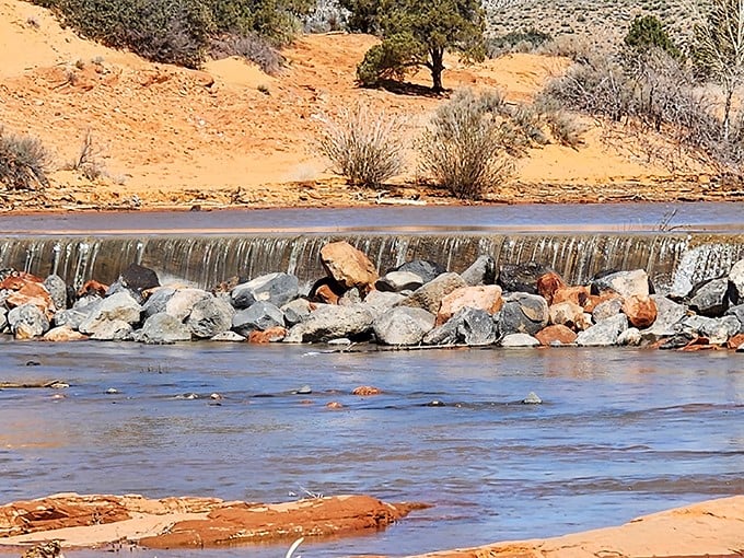 Nature's infinity pool! The gentle cascade at Gunlock creates a serene boundary between earth and water, where desert meets its liquid counterpart.