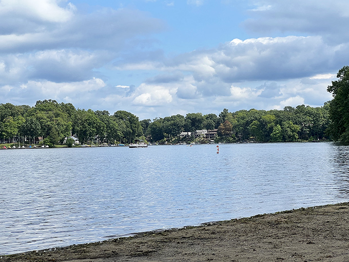 Tranquility meets adventure where sky meets water. Portage Lakes' serene shoreline invites you to dip your toes or launch your boat into Ohio's hidden paradise.