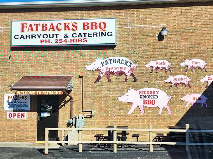 With its brick façade, playful pig silhouettes, and a proudly waving American flag, Fatback’s BBQ stands as Dayton’s true embassy for carnivores.