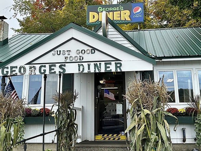 At George’s Diner, the green-trimmed facade and ‘JUST GOOD FOOD’ motto deliver a true New Hampshire classic.