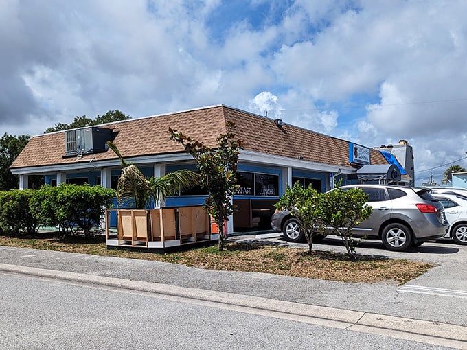 The unassuming blue exterior of Apollo Diner stands like a culinary TARDIS – modest on the outside, but containing universes of flavor within.