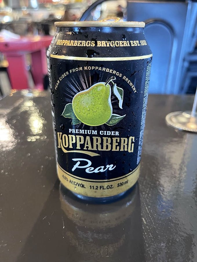 When barbecue gets thirsty, it reaches for craft cider—this pear variety offers a crisp, fruity counterpoint to all that smoky richness.