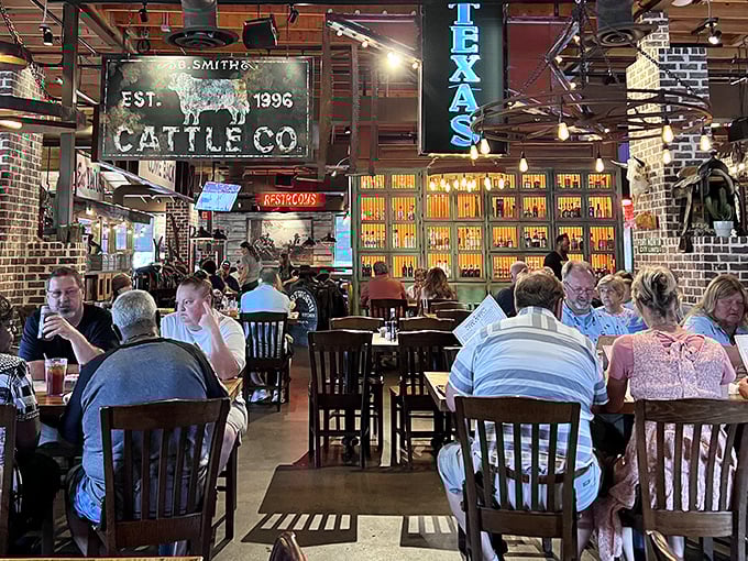 Where strangers become friends over shared appreciation of properly cooked meat. Notice nobody's looking at their phones—the food commands full attention.
