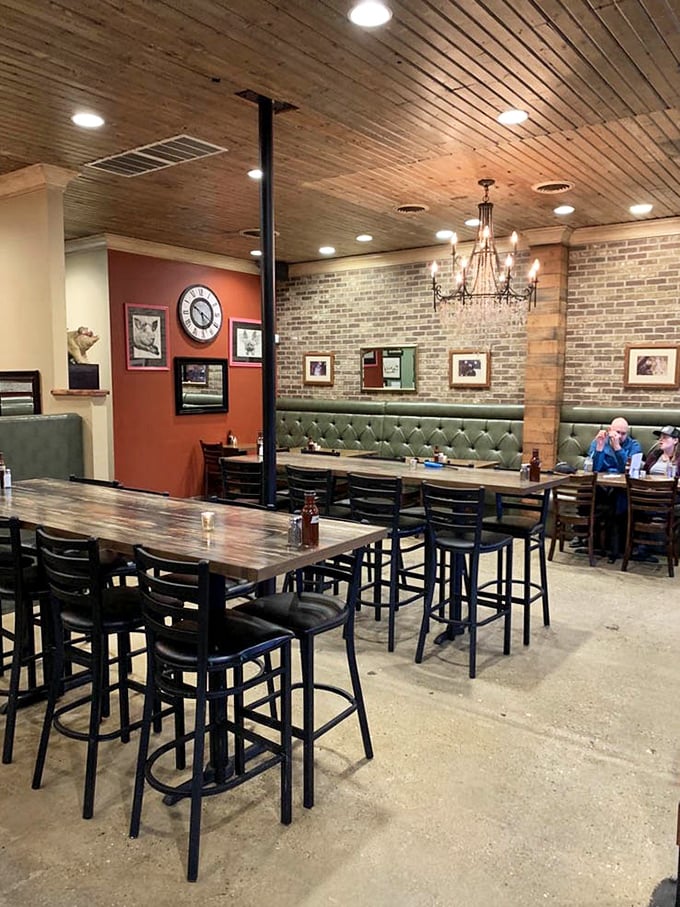 Another angle of barbecue paradise. The tufted banquette seating says "stay awhile" while your stomach says "order everything."